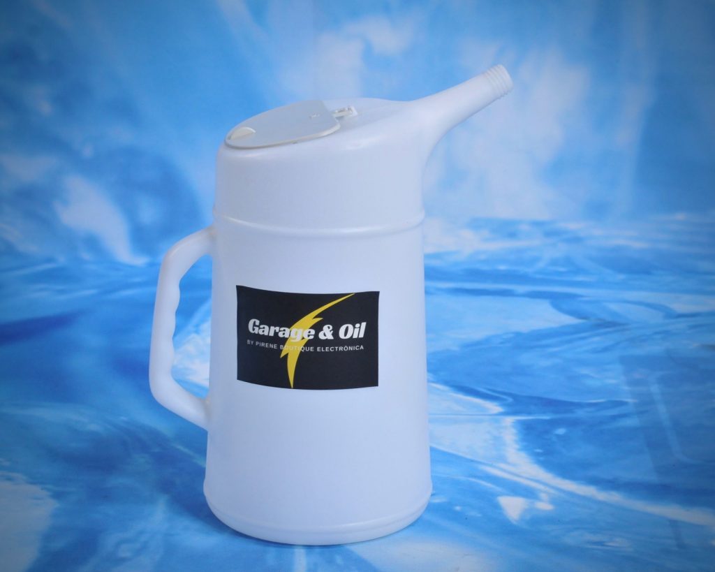 Container approved to measure 5 liters of oil. - Garage and Oil